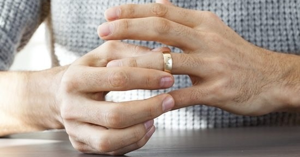 If your husband doesn’t wear wedding ring, here’s what it means - Yohanpost