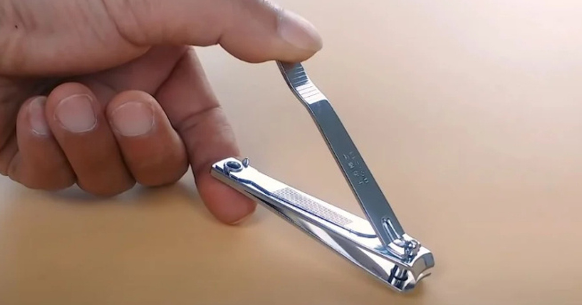 The “small round hole” on the nail clipper has special and powerful ...