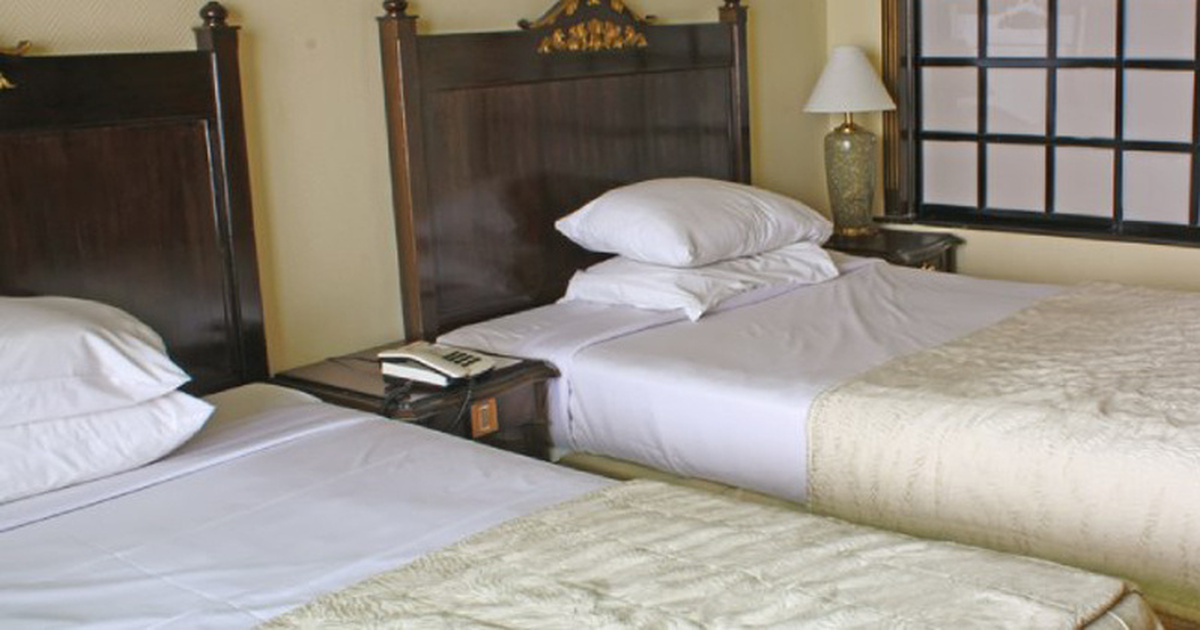 Why did married couples sleep in separate beds back in the day? - Yohanpost