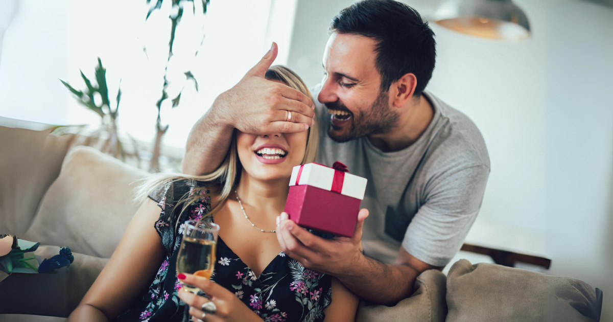 When A Man Is Afraid Of Losing You, He Will Do These 6 Things - Yohanpost