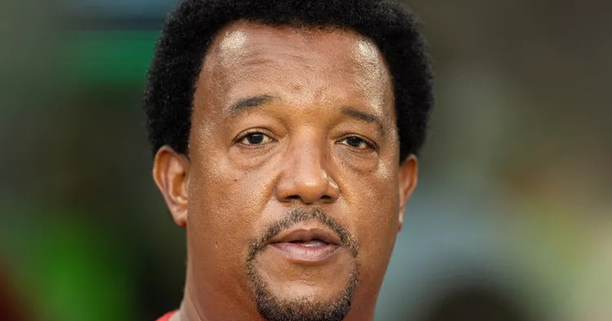 Former Red Sox Pitcher Pedro Martinez Says He Has Family Still Buried ...