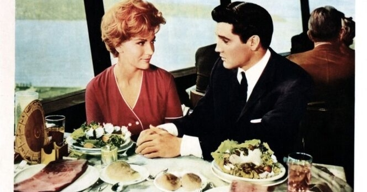 John Wayne and Elvis Presley co-star Joan O’Brien dies aged 89 - Yohanpost