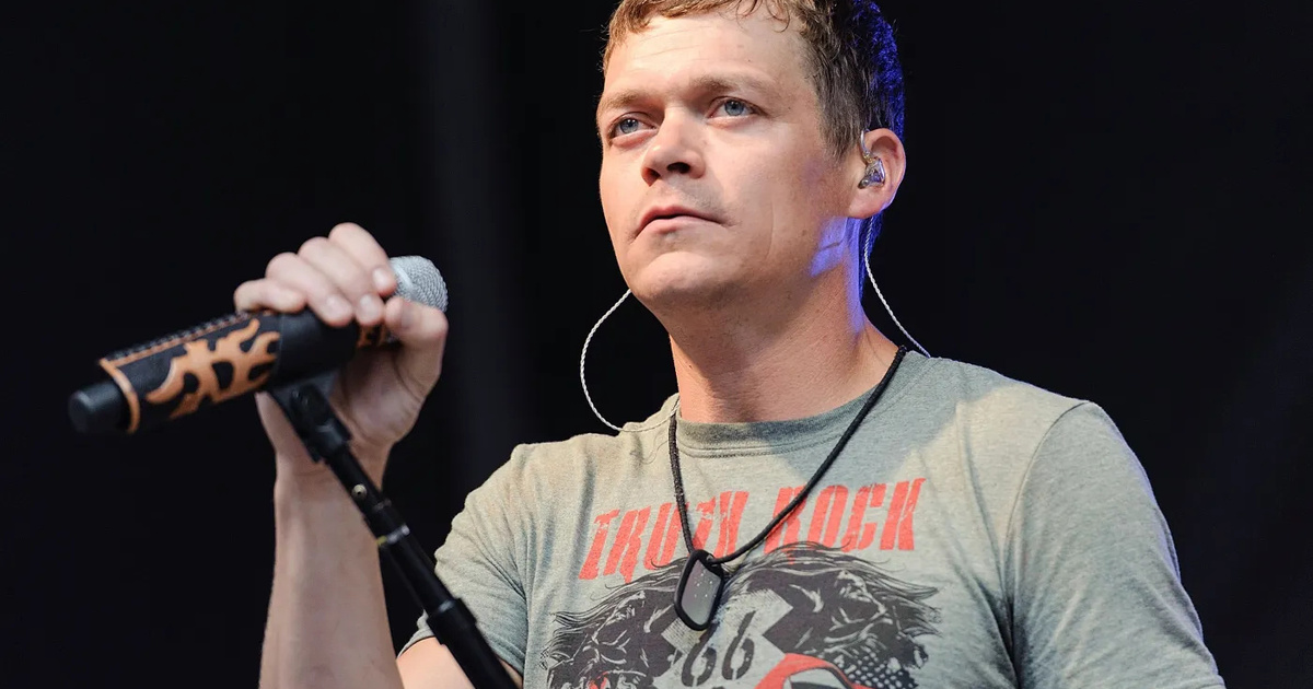 3 Doors Down Singer Brad Arnold Diagnosed With Stage 4 Kidney Cancer ...