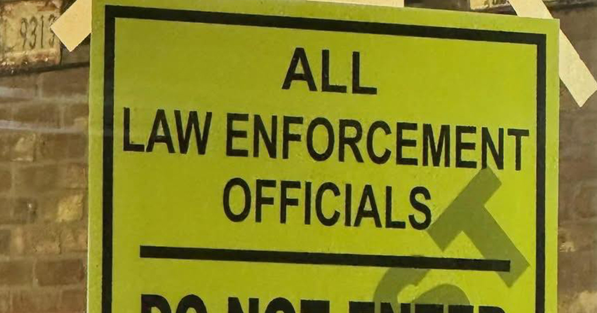 Tucson pizza shop sparks firestorm with controversial sign - Yohanpost