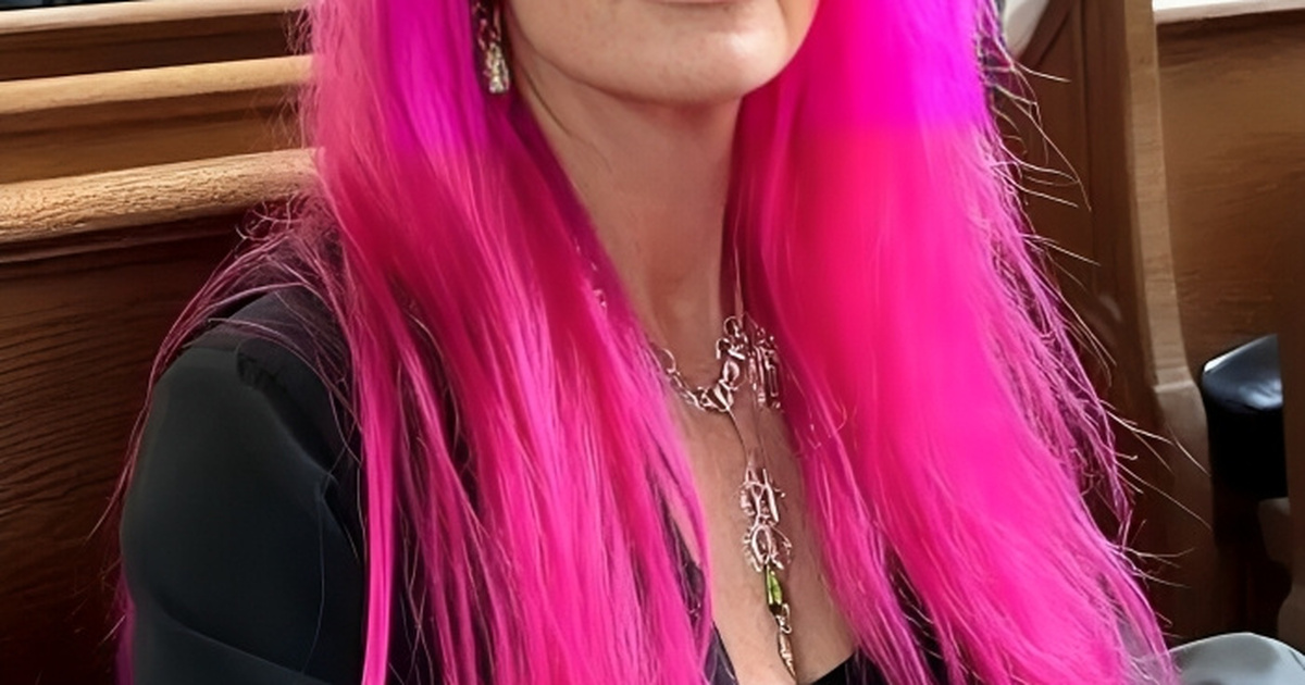 Is Bright Pink Hair in Church Disrespectful? I Can’t Seem to Wrap My ...