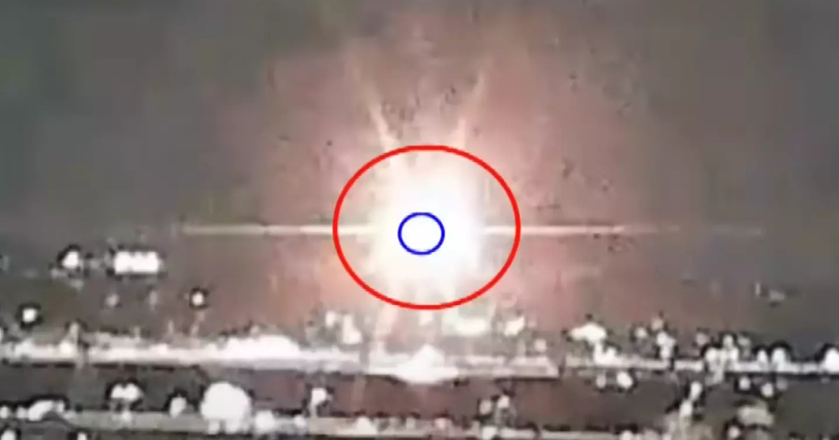 EarthCam footage shows devastating moment American Airlines plane and ...